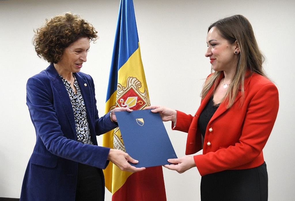 Ambasadorica Bojana Kondić Panić predala akreditivna pisma biskupskom ...